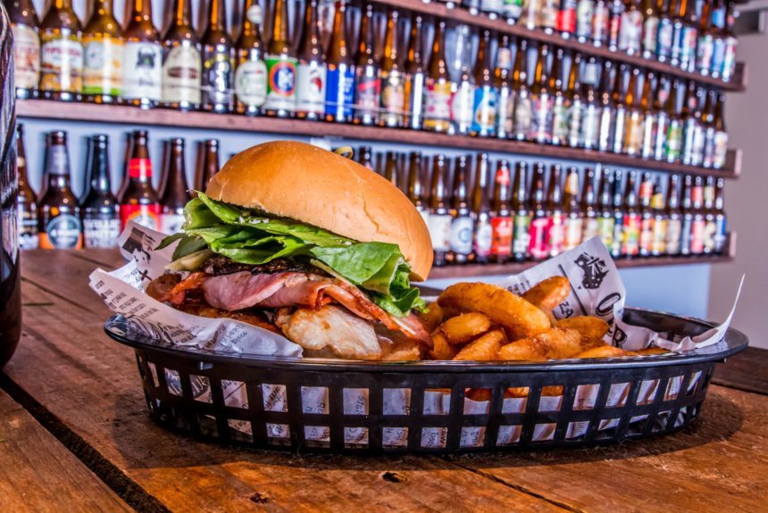 The Monkey Bar, Dubbo | Serving Burgers, Beer & Other Pub Classics